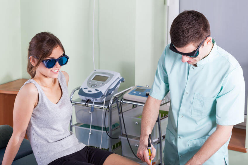 Treating leg using laser therapy | Ilact